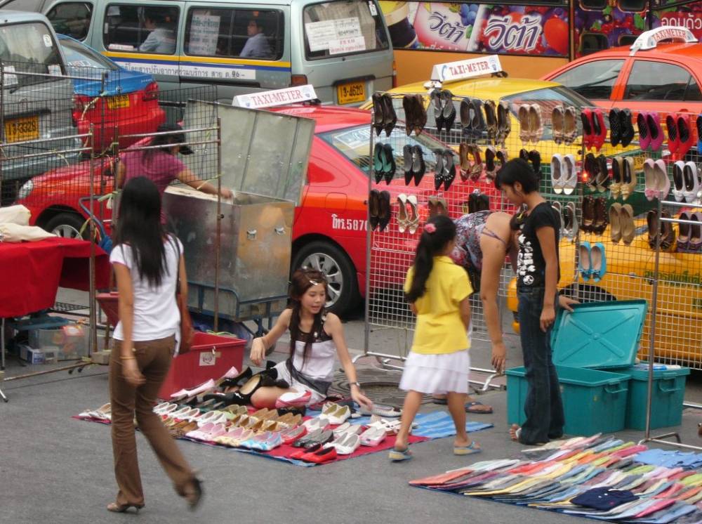 A Very Beutiful Shoe Vendor! - Member's own albums - ArtFreaks.com